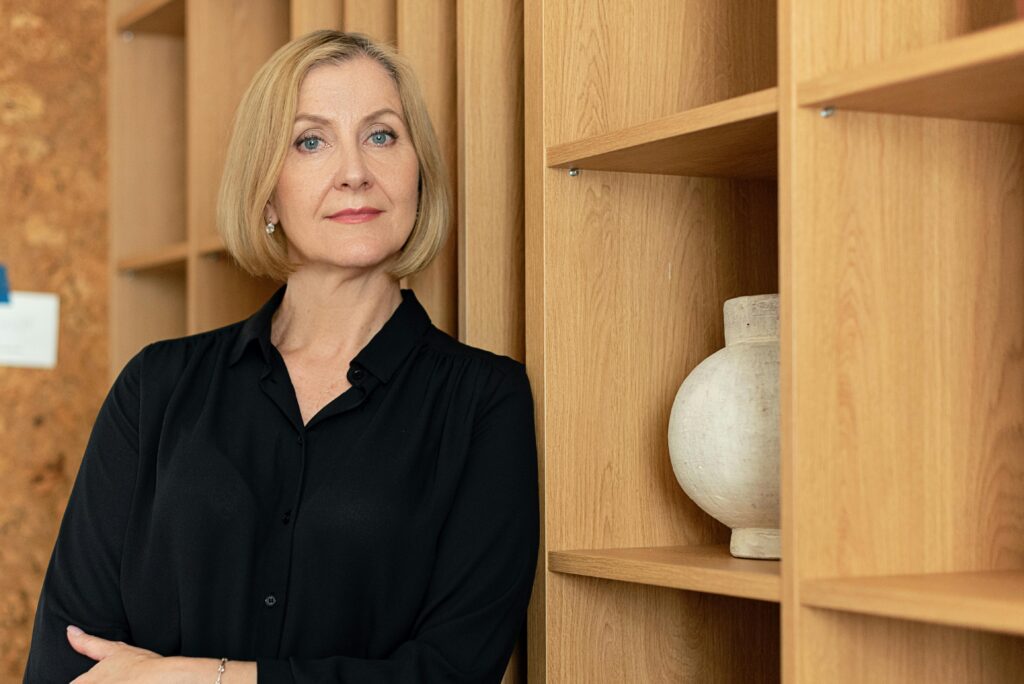 How Authoritative Leaders Balance Power and Approachability